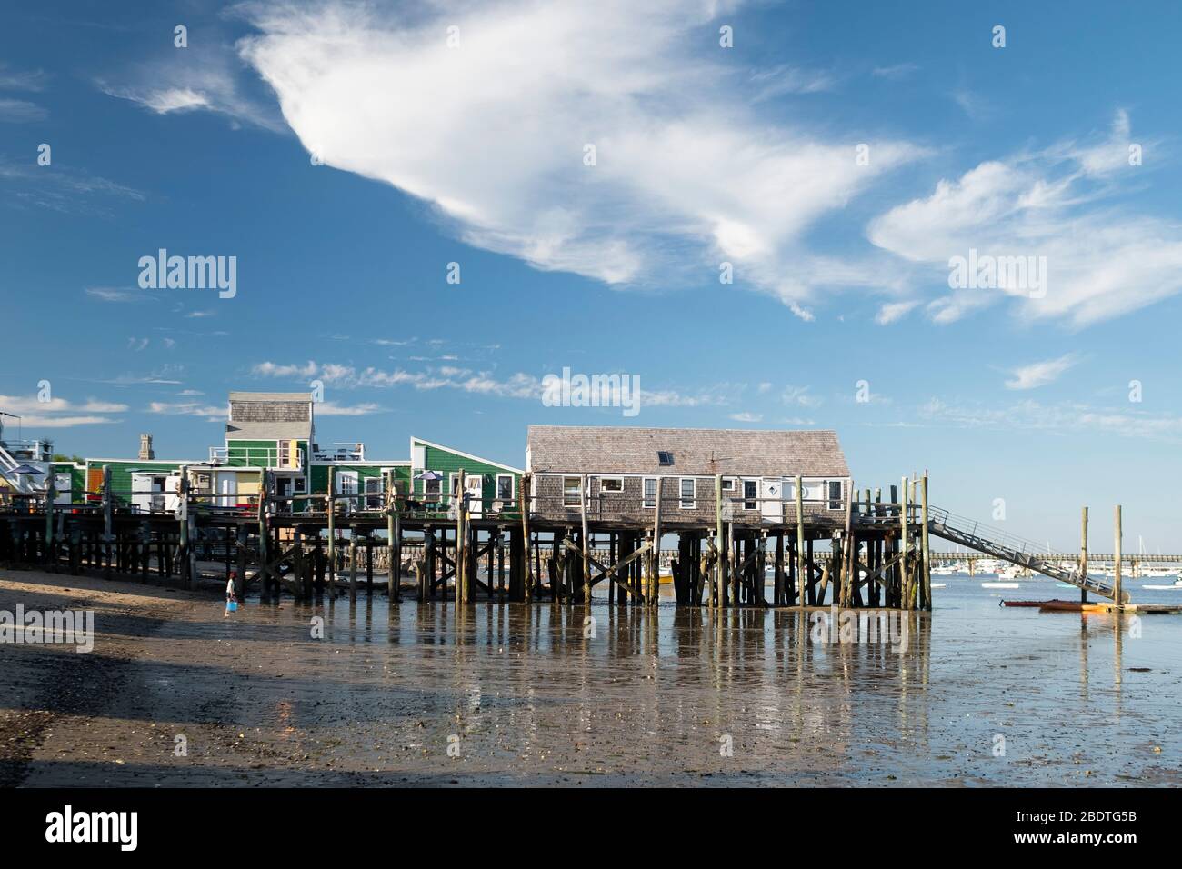 Old harbor bay pier hi-res stock photography and images - Alamy