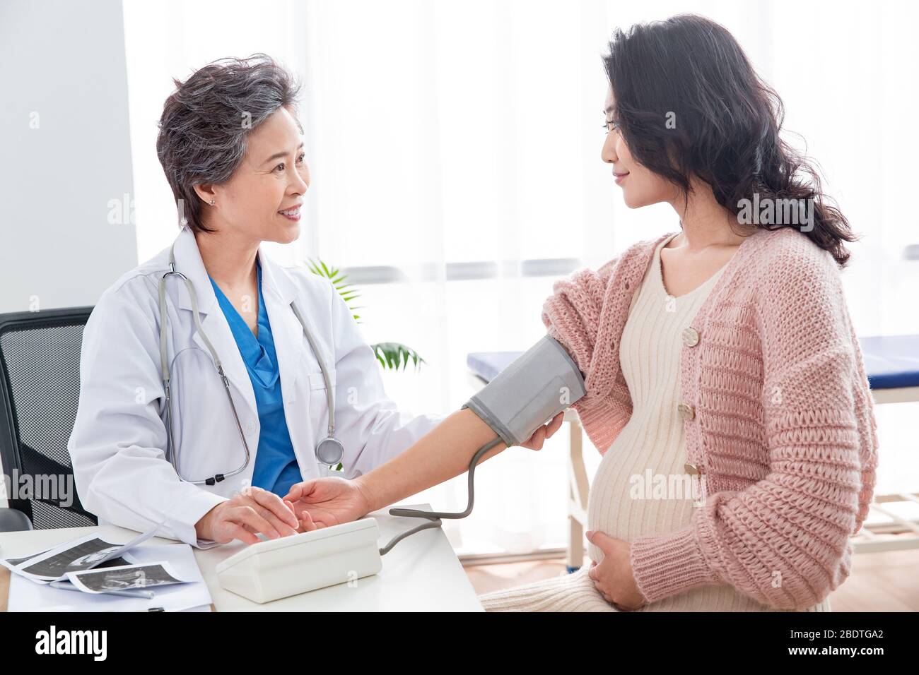 Two nurses checking blood hi-res stock photography and images - Alamy