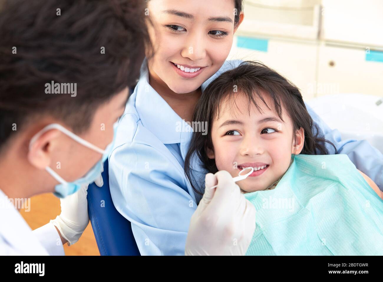 The dentist to check teeth little girl Stock Photo - Alamy