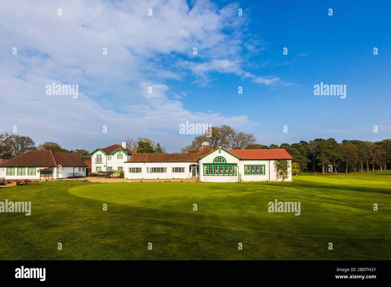 Golf club house exterior hi-res stock photography and images - Alamy