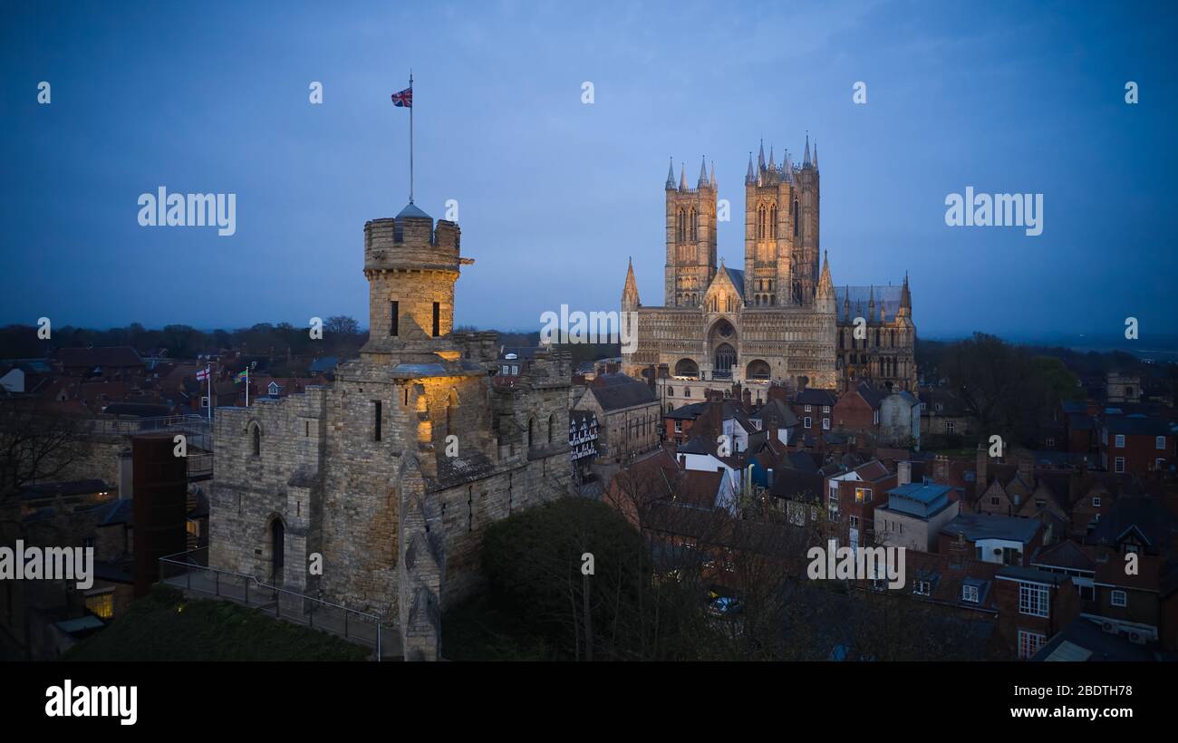 Historic Lincoln showing Lincoln Cathedral, Lincoln Castle and the ...