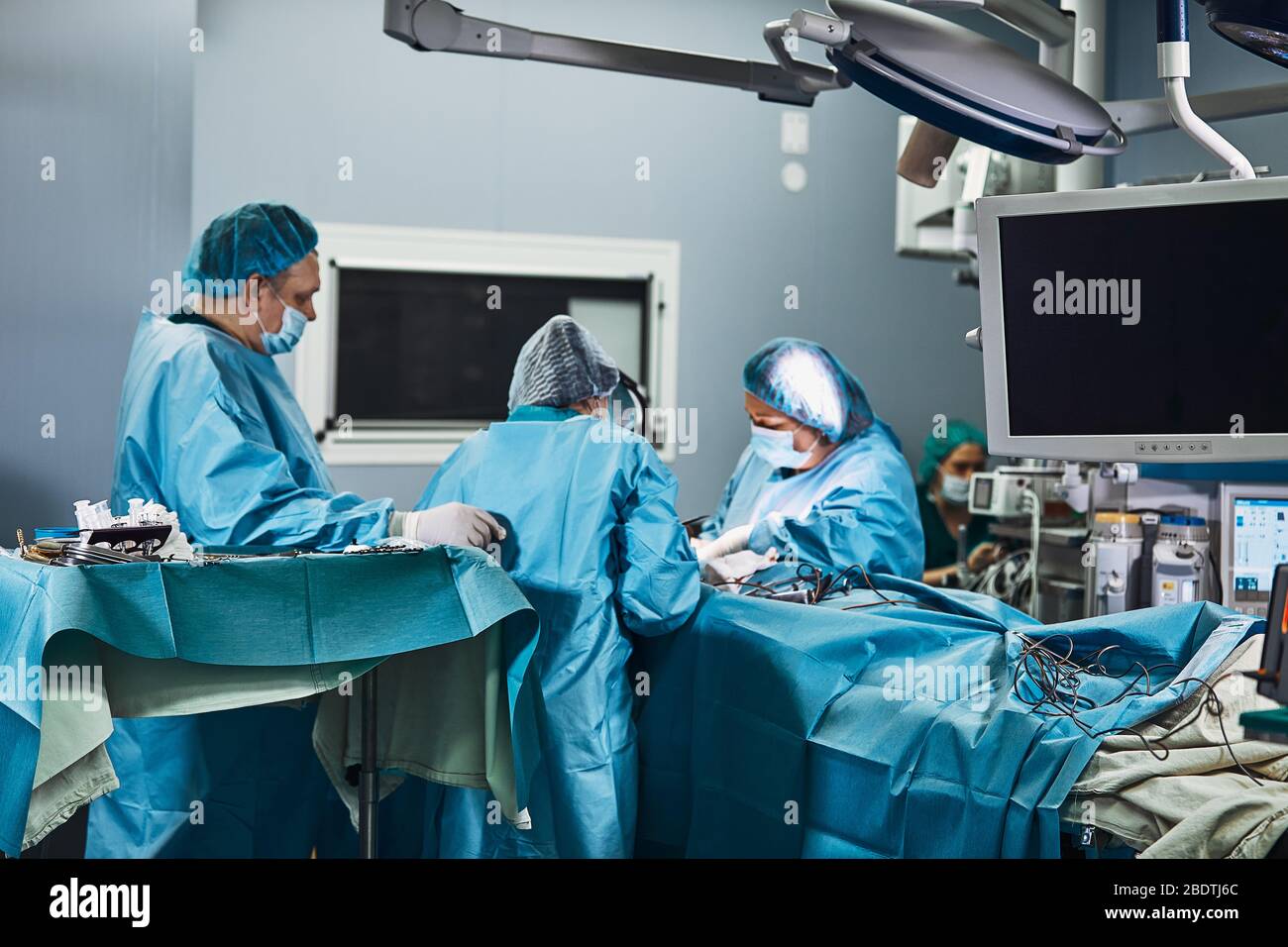 Operate theater hi-res stock photography and images - Alamy