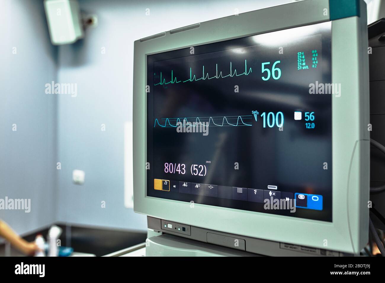 Pulse Monitor High Resolution Stock Photography and Images - Alamy