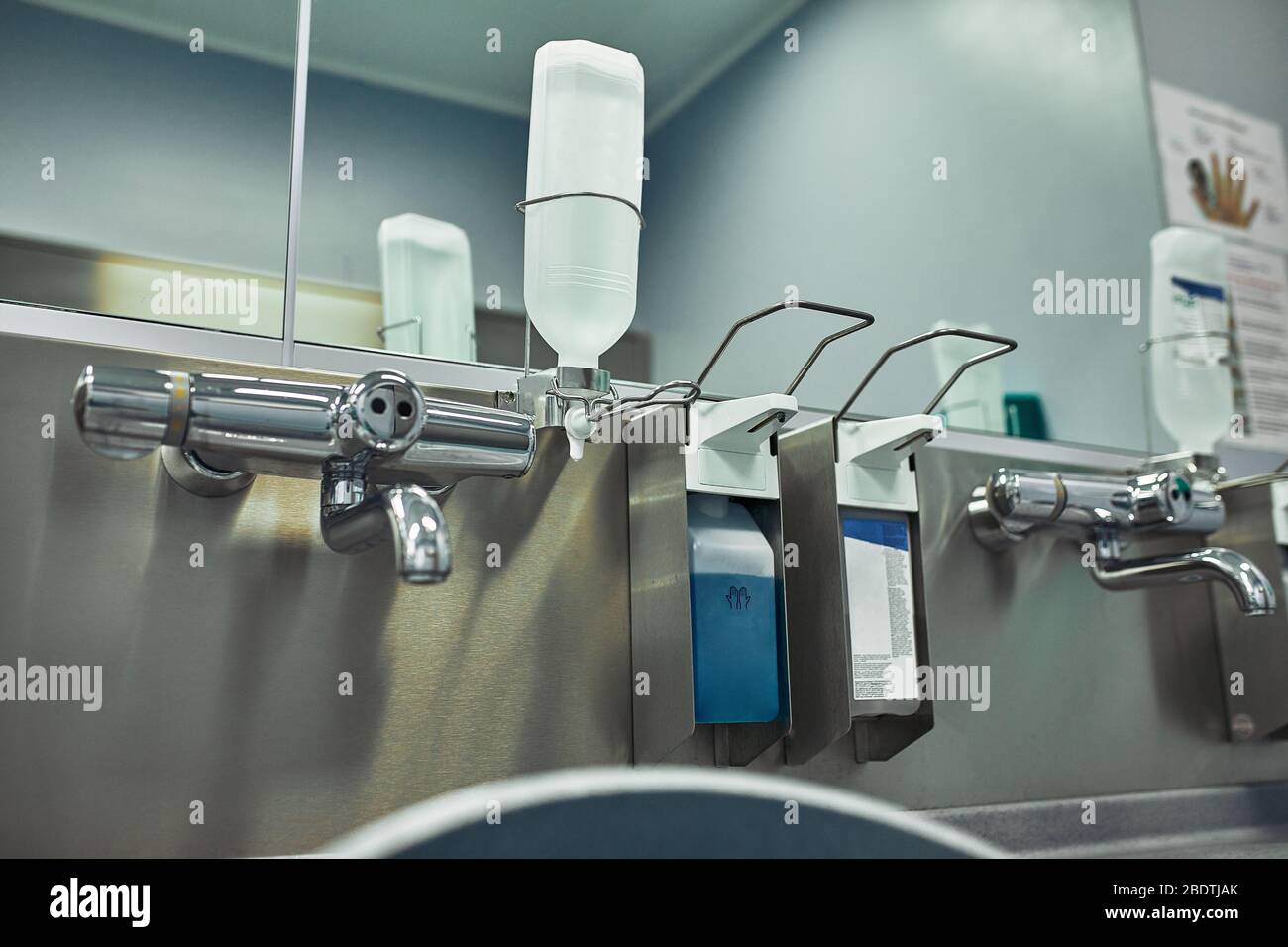 Handwashing hospital hi-res stock photography and images - Alamy