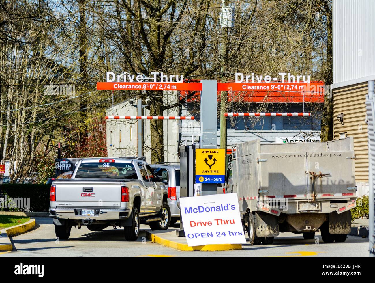 Mcdonalds drive thru lane hi-res stock photography and images - Alamy