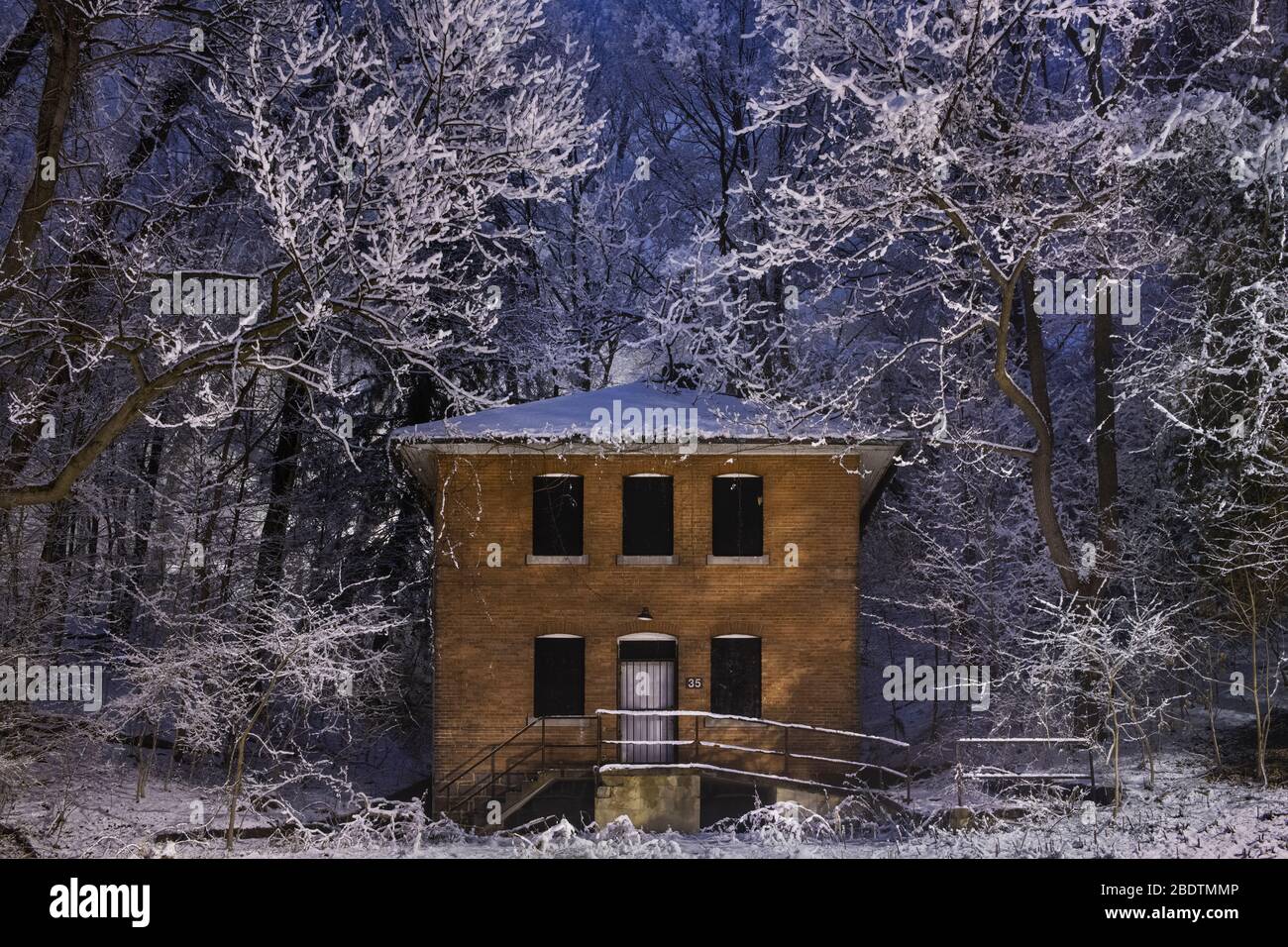 Abandoned buildings hi-res stock photography and images - Alamy
