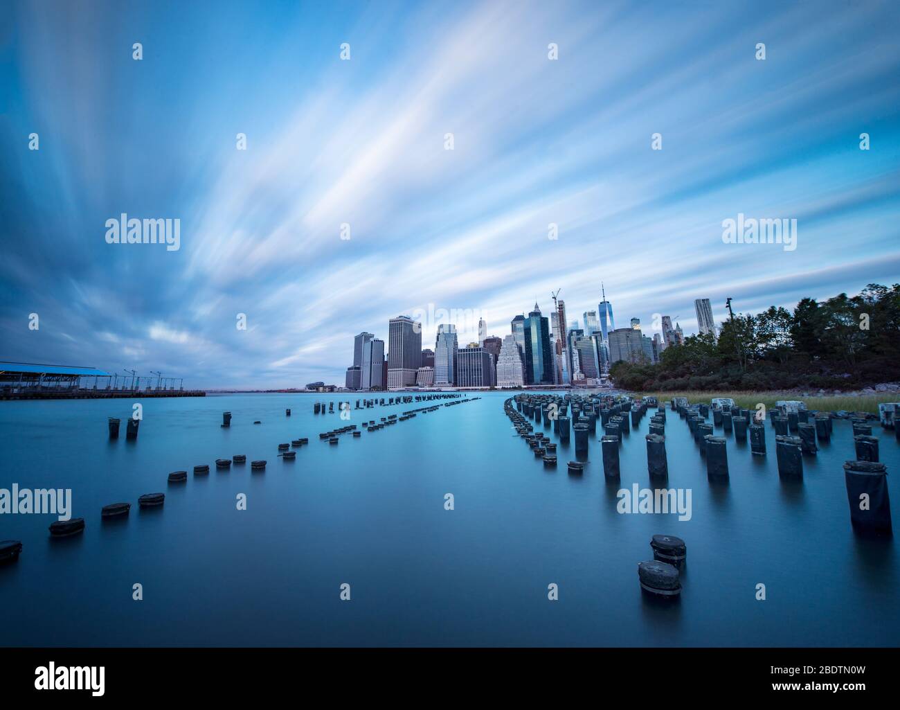Manhattan across east river hi-res stock photography and images - Alamy