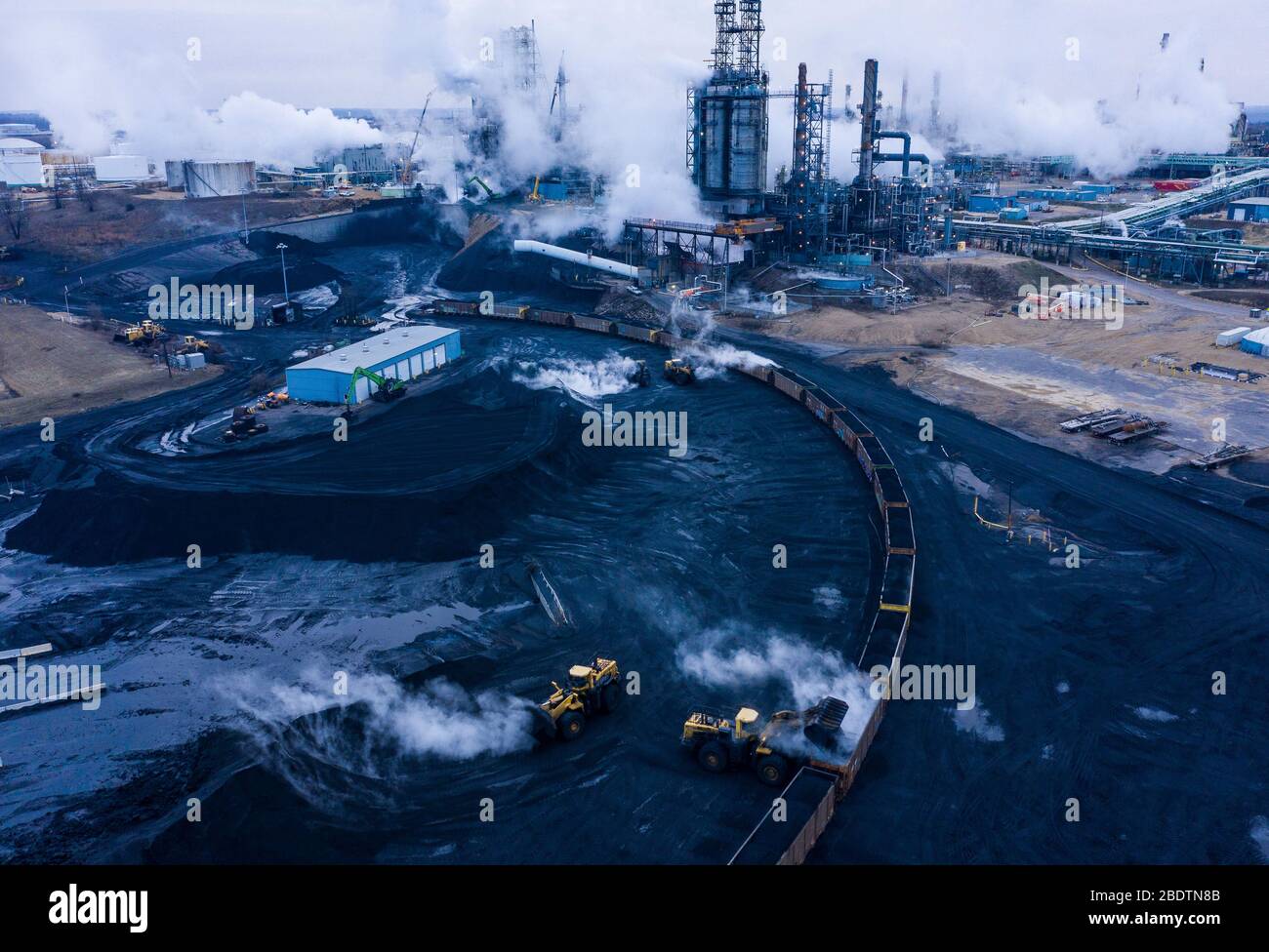 Ore refinery hi-res stock photography and images - Alamy