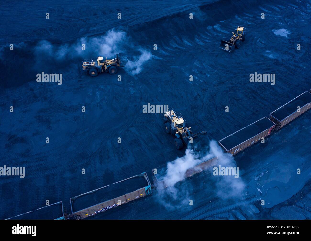 Ore refinery hi-res stock photography and images - Alamy