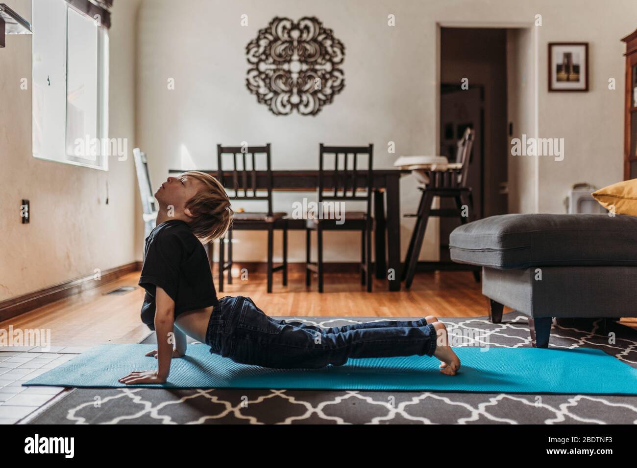 Children yoga school hi-res stock photography and images - Alamy