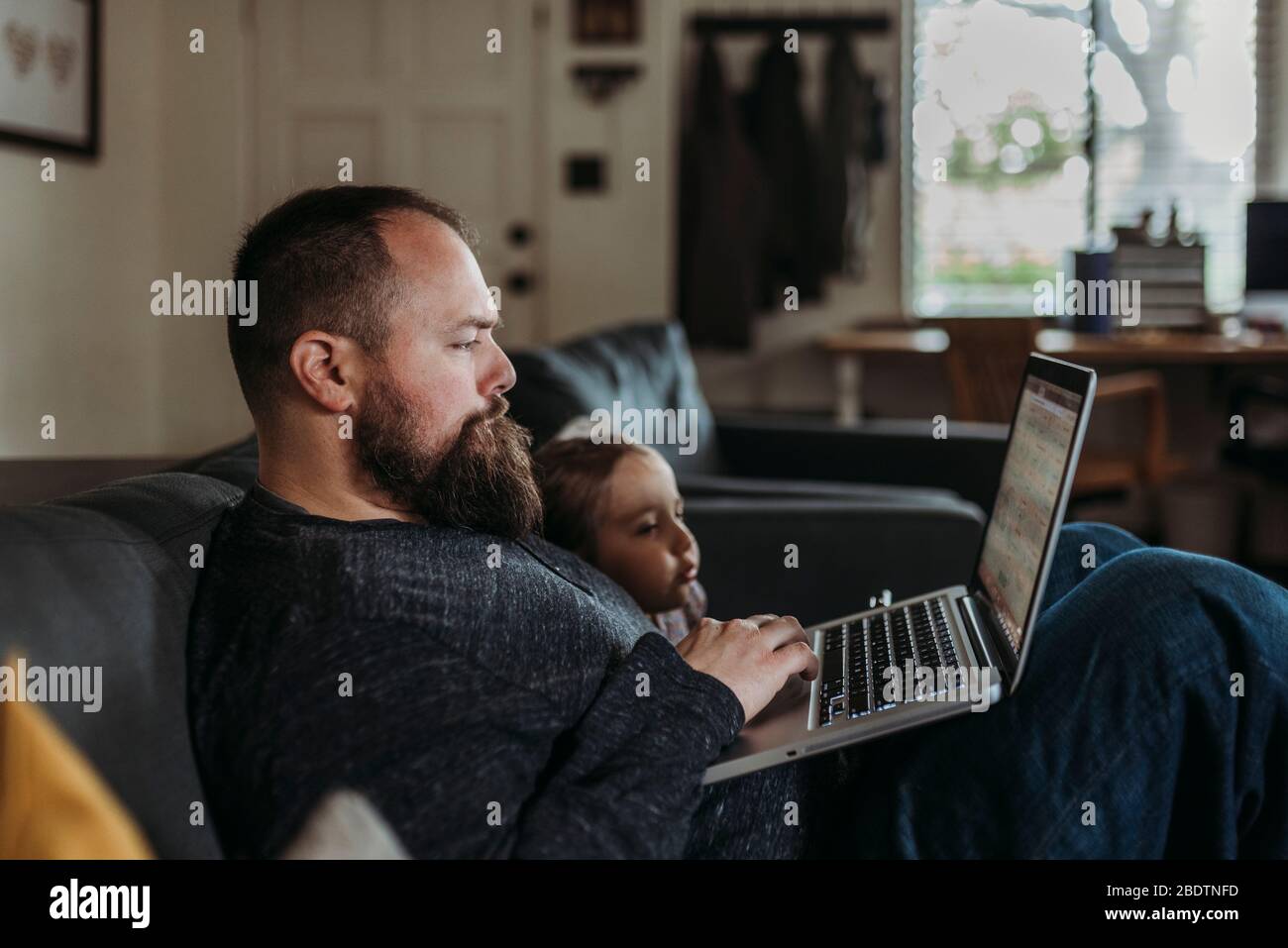 Work from home dad hi-res stock photography and images - Alamy