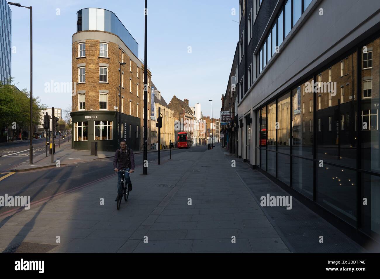 Kings cross road hi-res stock photography and images - Alamy