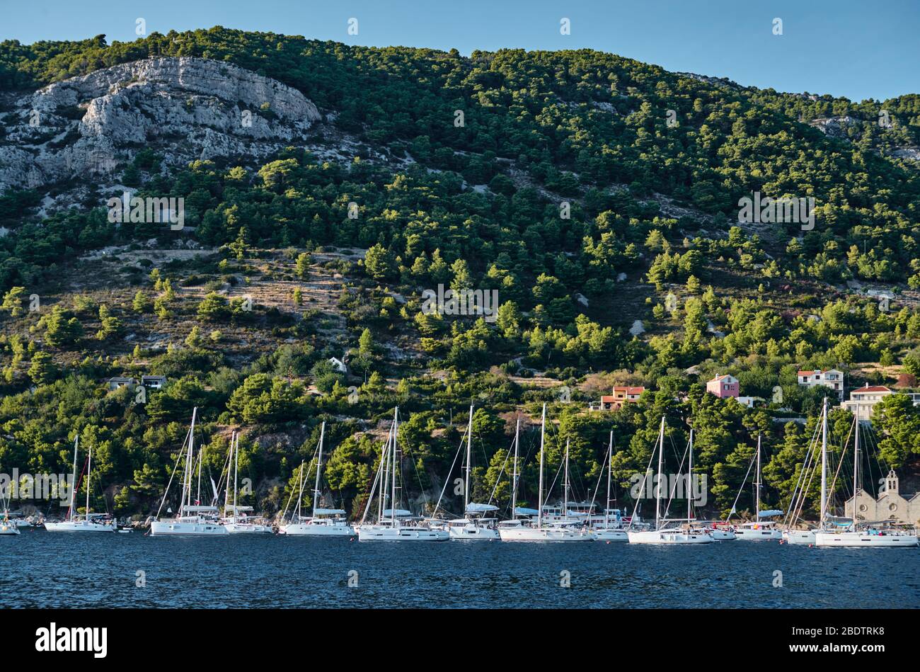 Yachts vis hi-res stock photography and images - Alamy