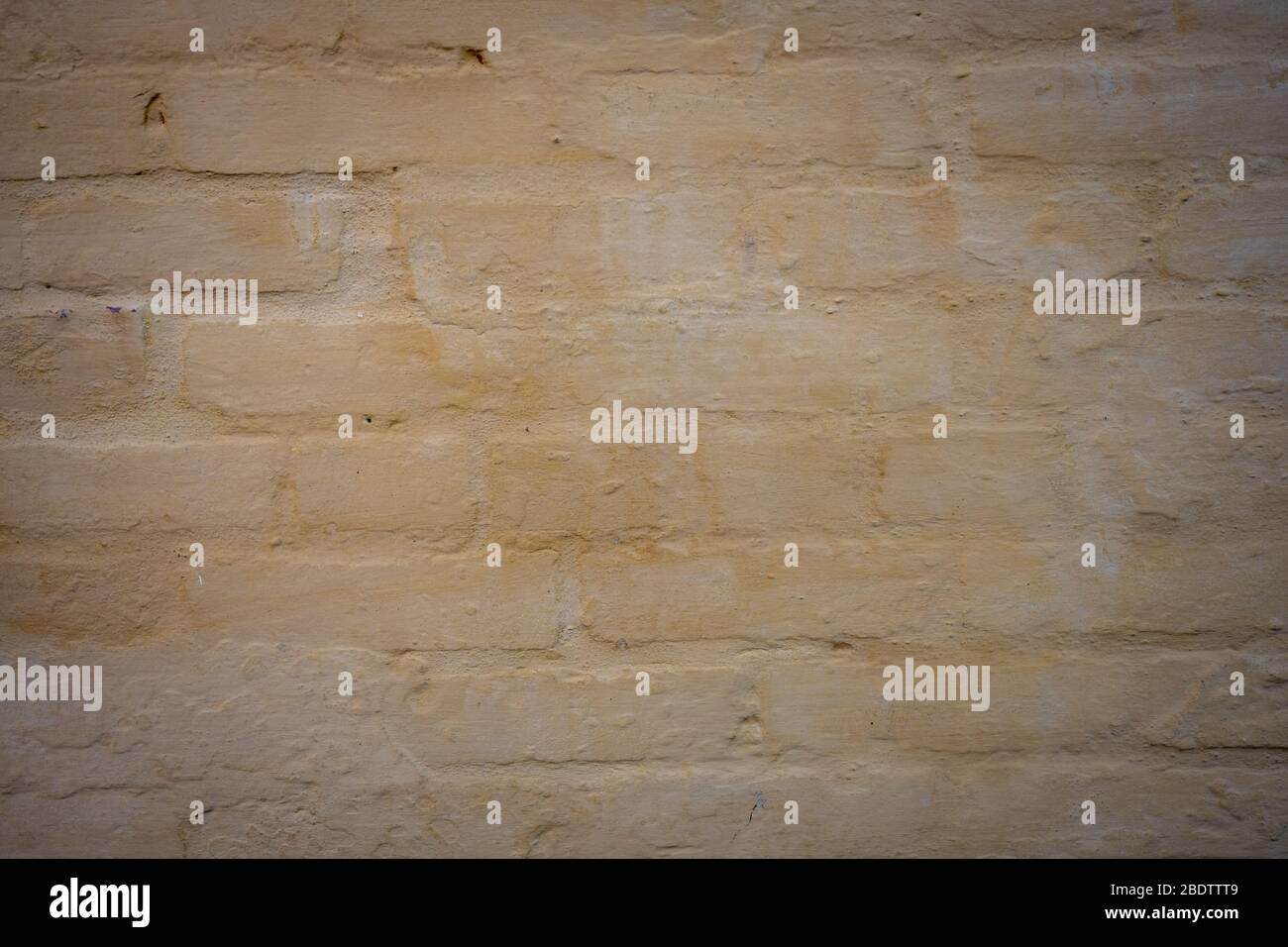 Dirty yellow brick wall hi-res stock photography and images - Alamy