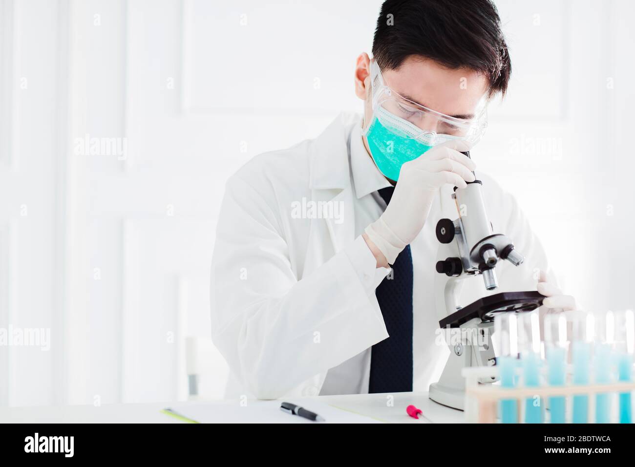 Scientist looking in microscope hi-res stock photography and images - Alamy