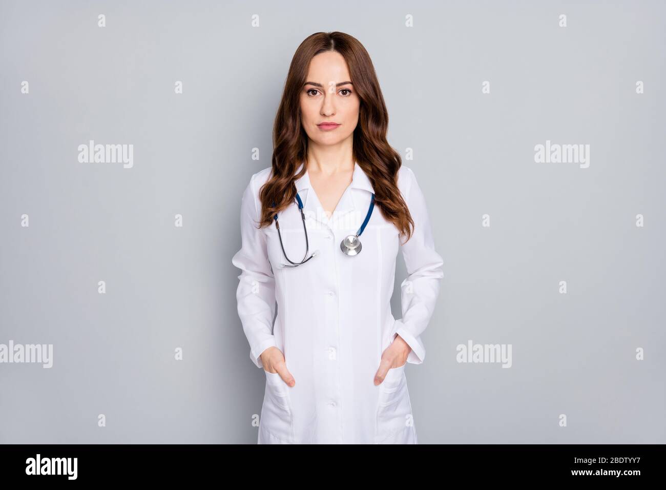 Grey haired nurse hi-res stock photography and images - Alamy