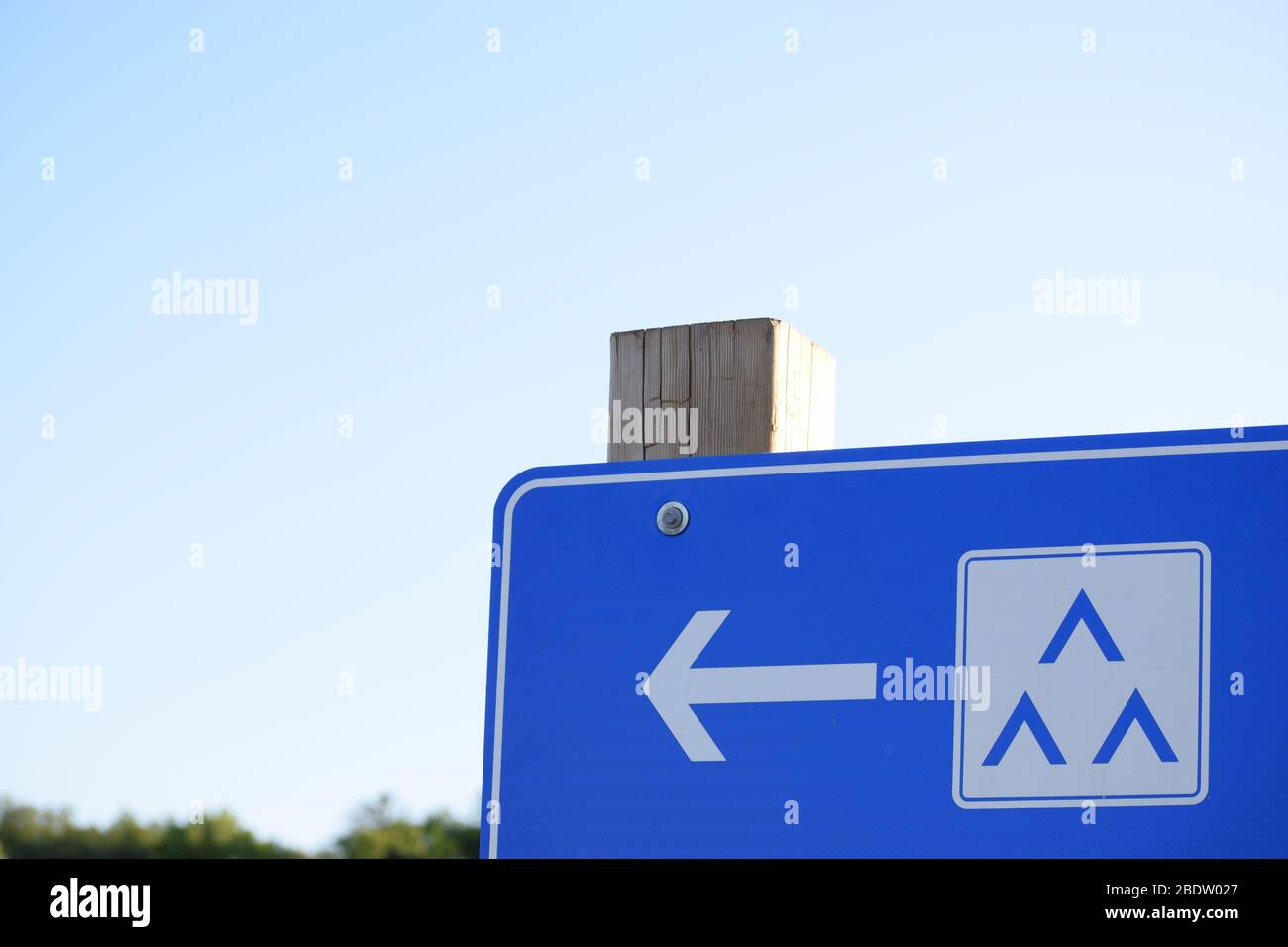 Camping signage hi-res stock photography and images - Alamy