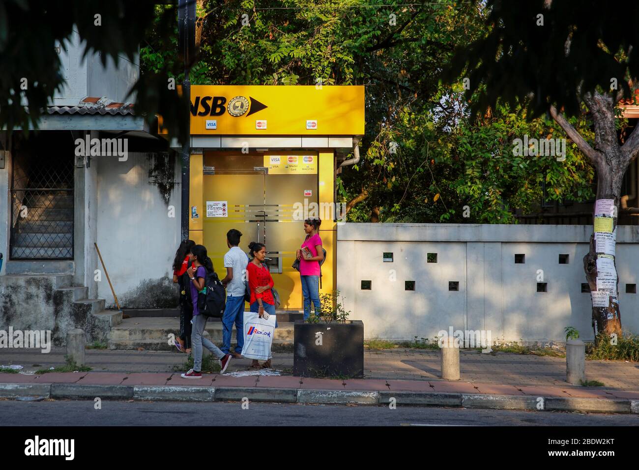 Digital bank clock hi-res stock photography and images - Alamy