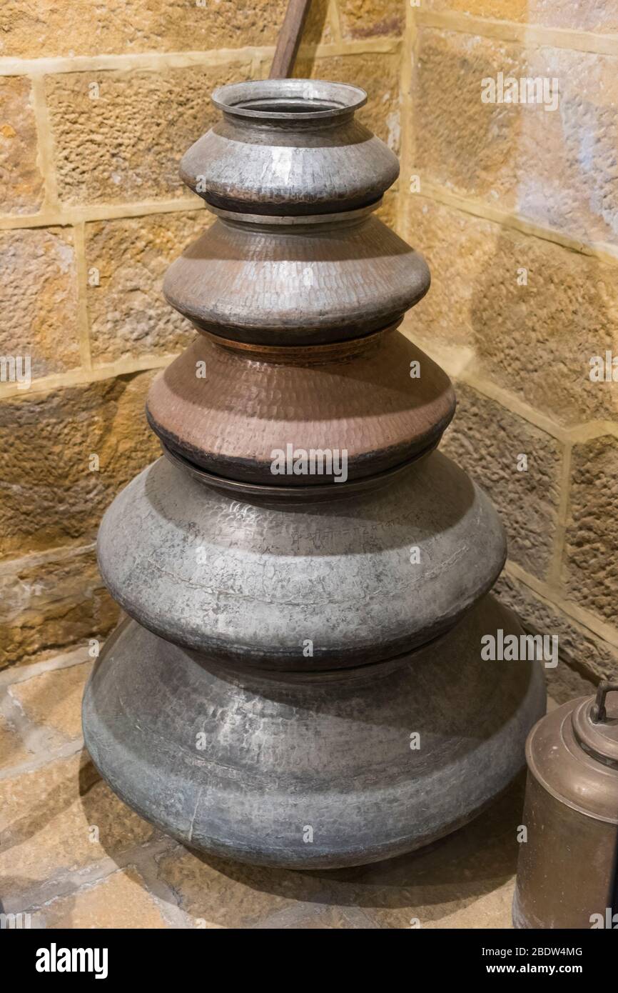 Indian cooking pots hi-res stock photography and images - Alamy