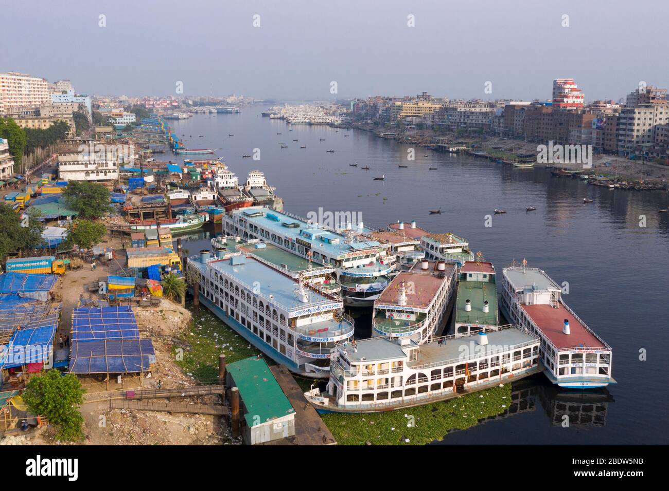 Buriganga river pollution hi-res stock photography and images - Alamy