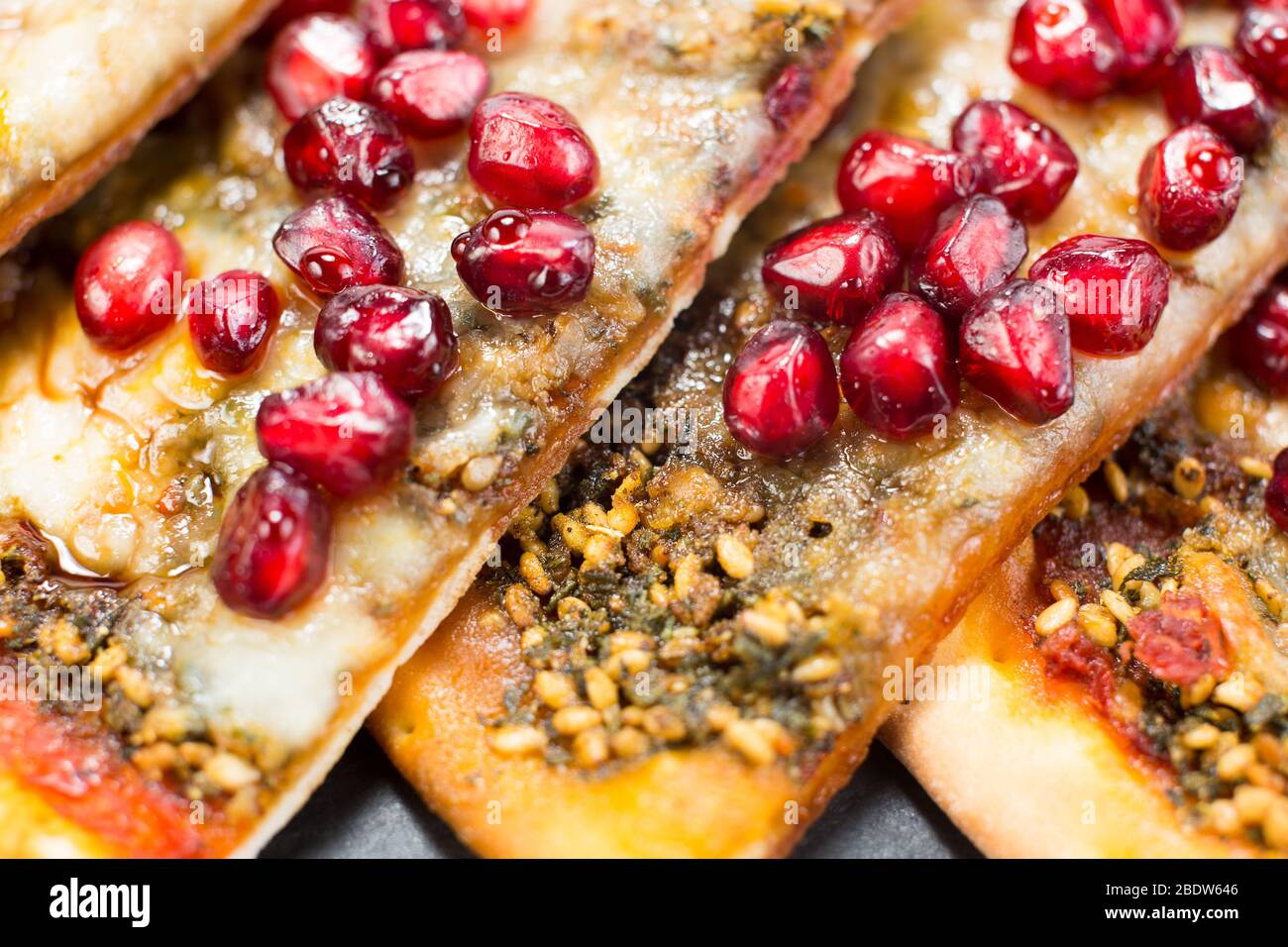 Zataar Manakish lebanese manakeesh arabic food Zataar pomegranate ...