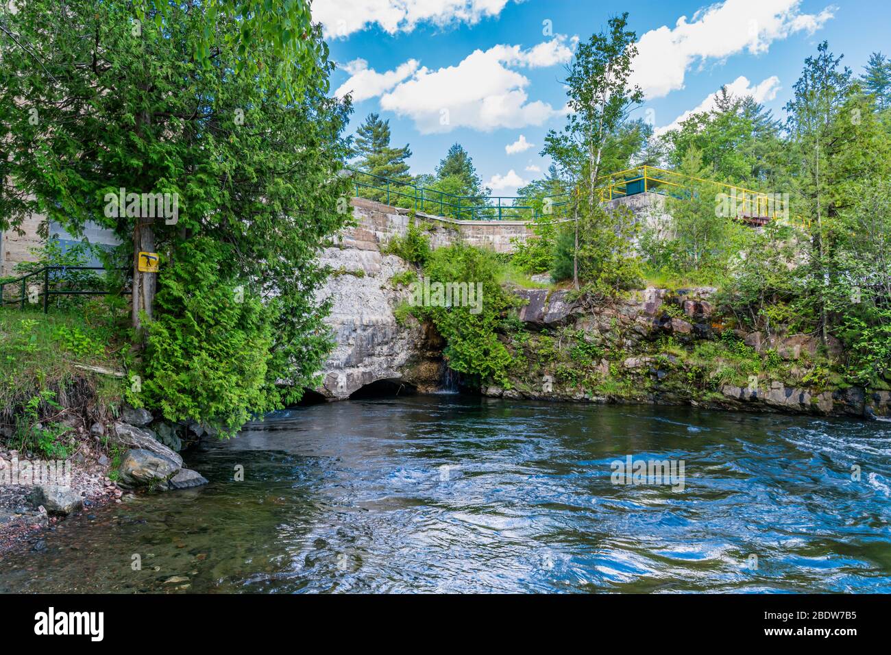 Canadian Cottage country Scene in summer Stock Photo - Alamy