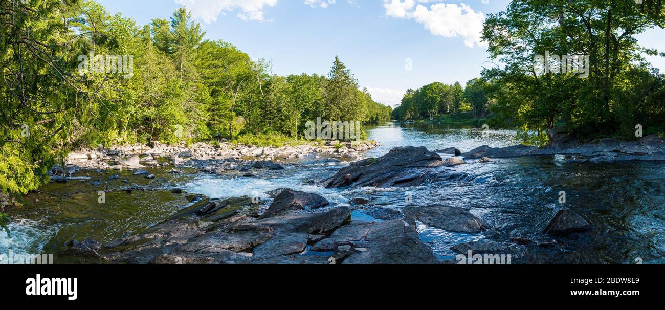 Canadian Cottage country Scene in summer Stock Photo - Alamy
