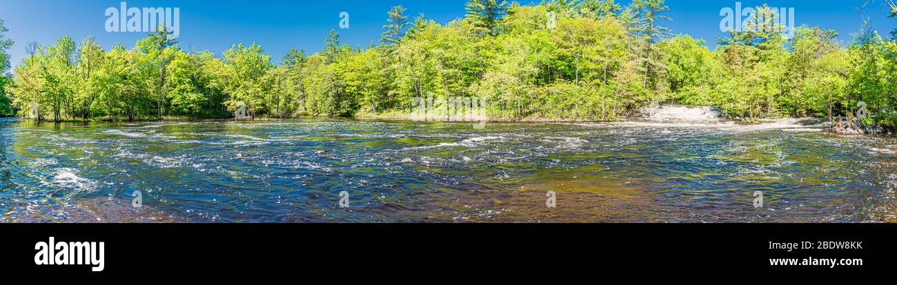 Canadian Cottage country Scene in summer Stock Photo - Alamy