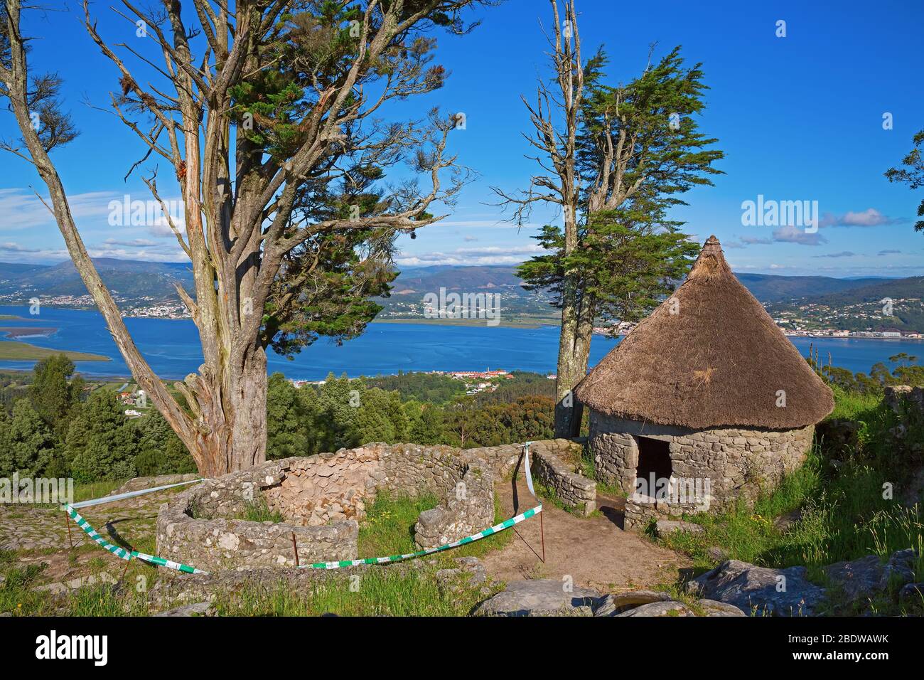 Rebuilt Celtic shack Stock Photo - Alamy