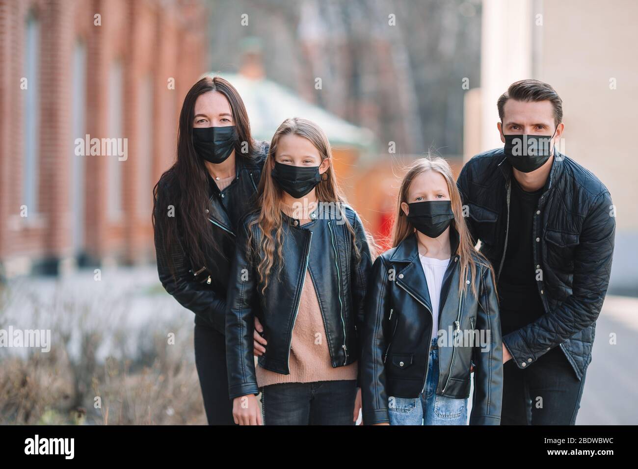 Family wearing masks to protect against Coronavirus and gripp Stock ...