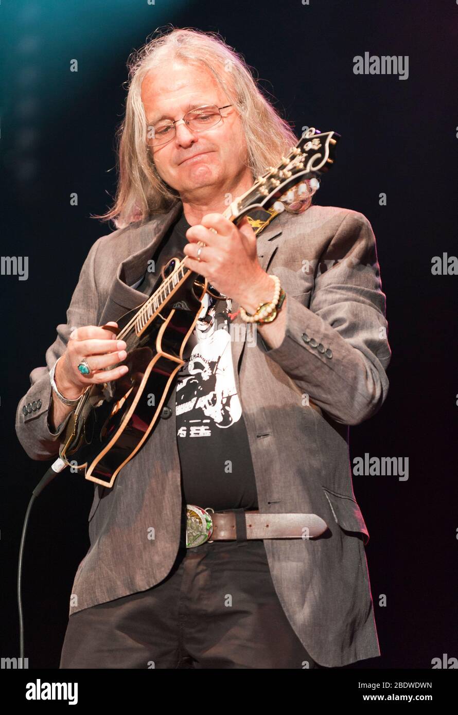 Chris Leslie of Fairport Convention performing at the band's Cropredy ...