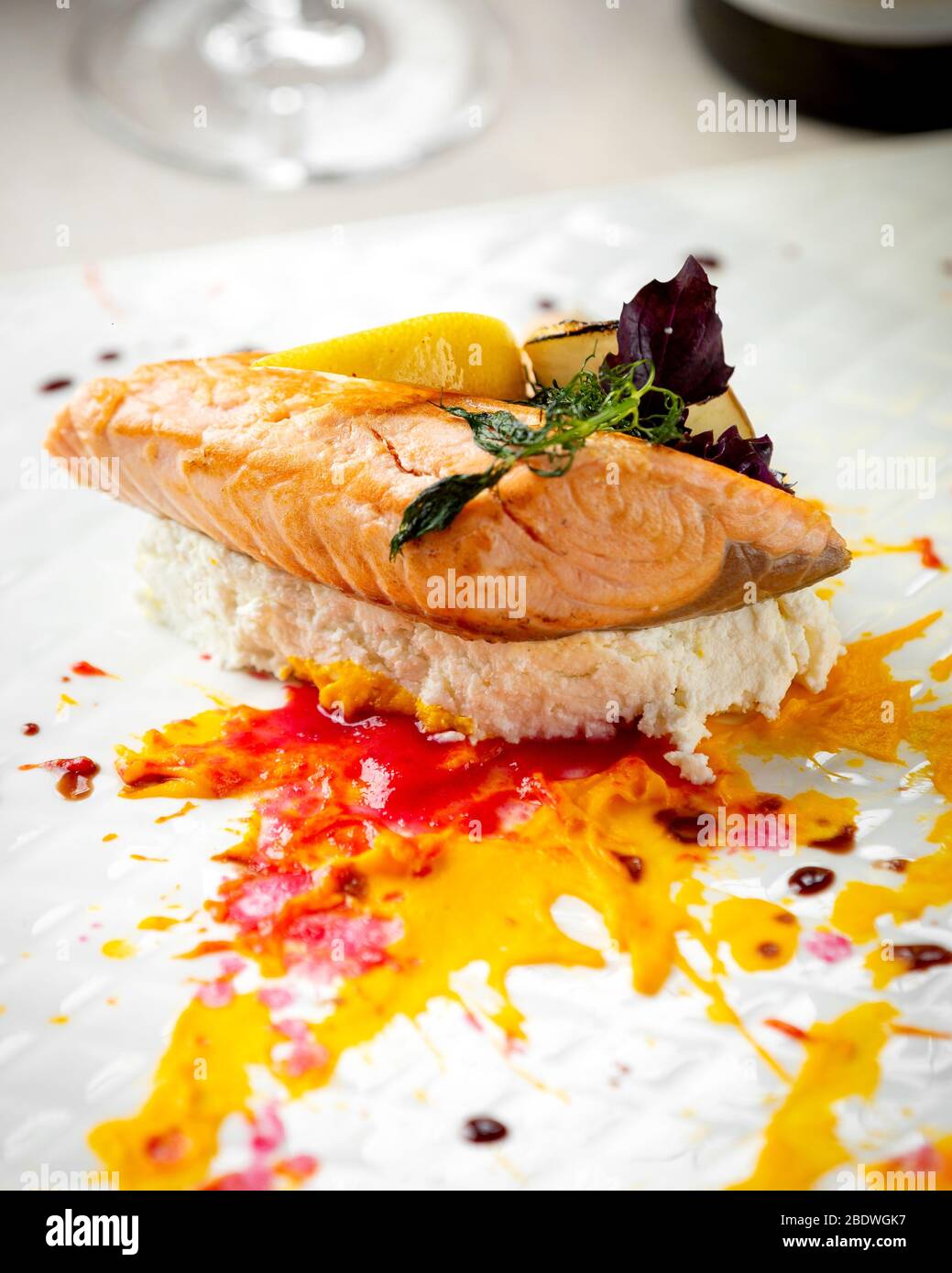 fried fish with lemon and basil Stock Photo - Alamy