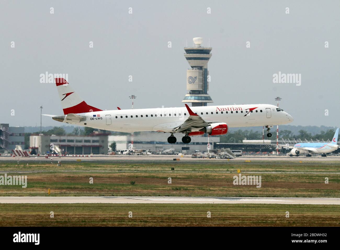 Embraer erj 195 lr hi-res stock photography and images - Alamy