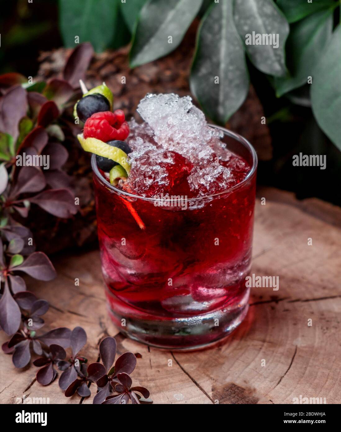 Iced drink scoop hi-res stock photography and images - Alamy