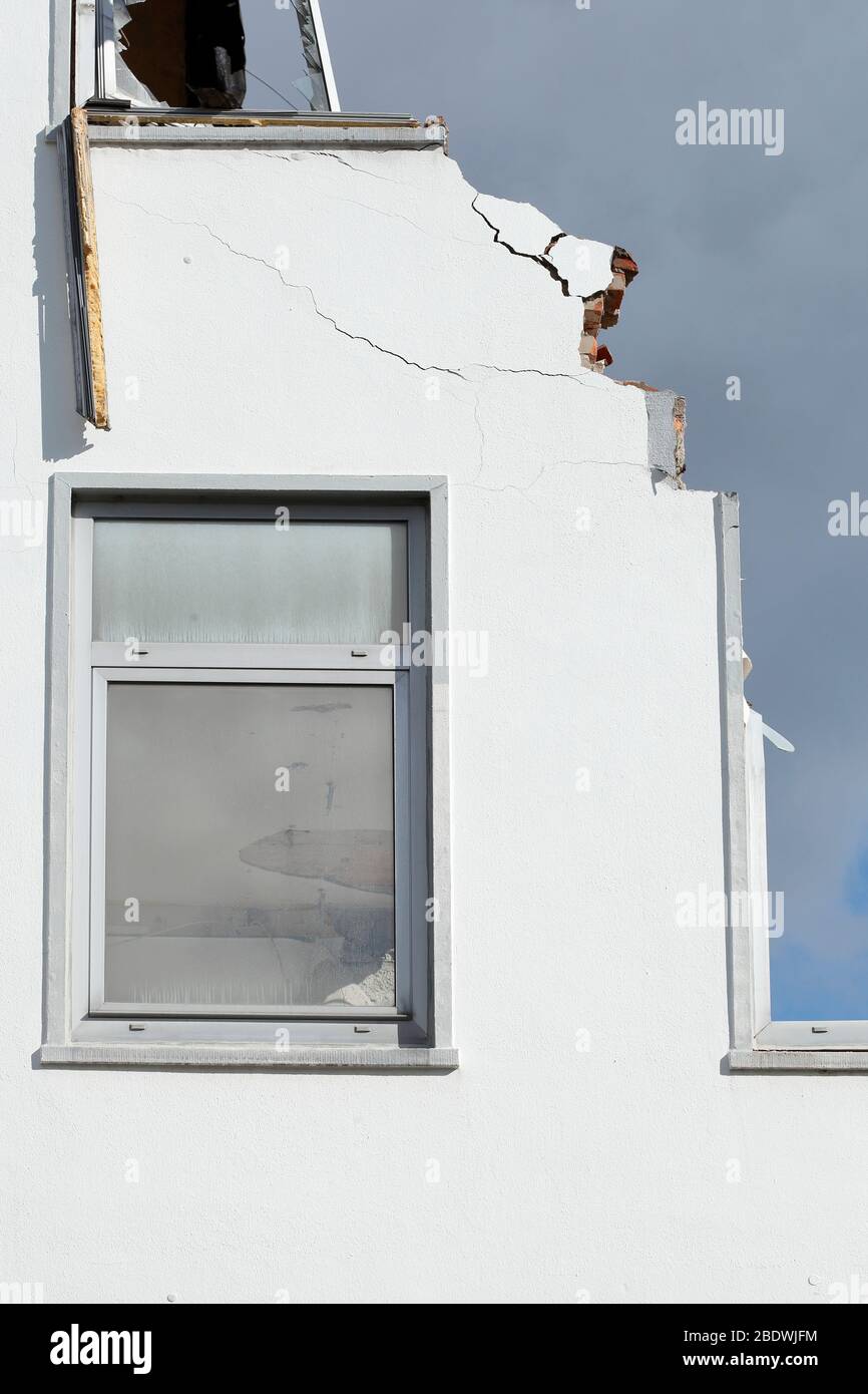 Old window with shattered glass on a demolition house Stock Photo - Alamy