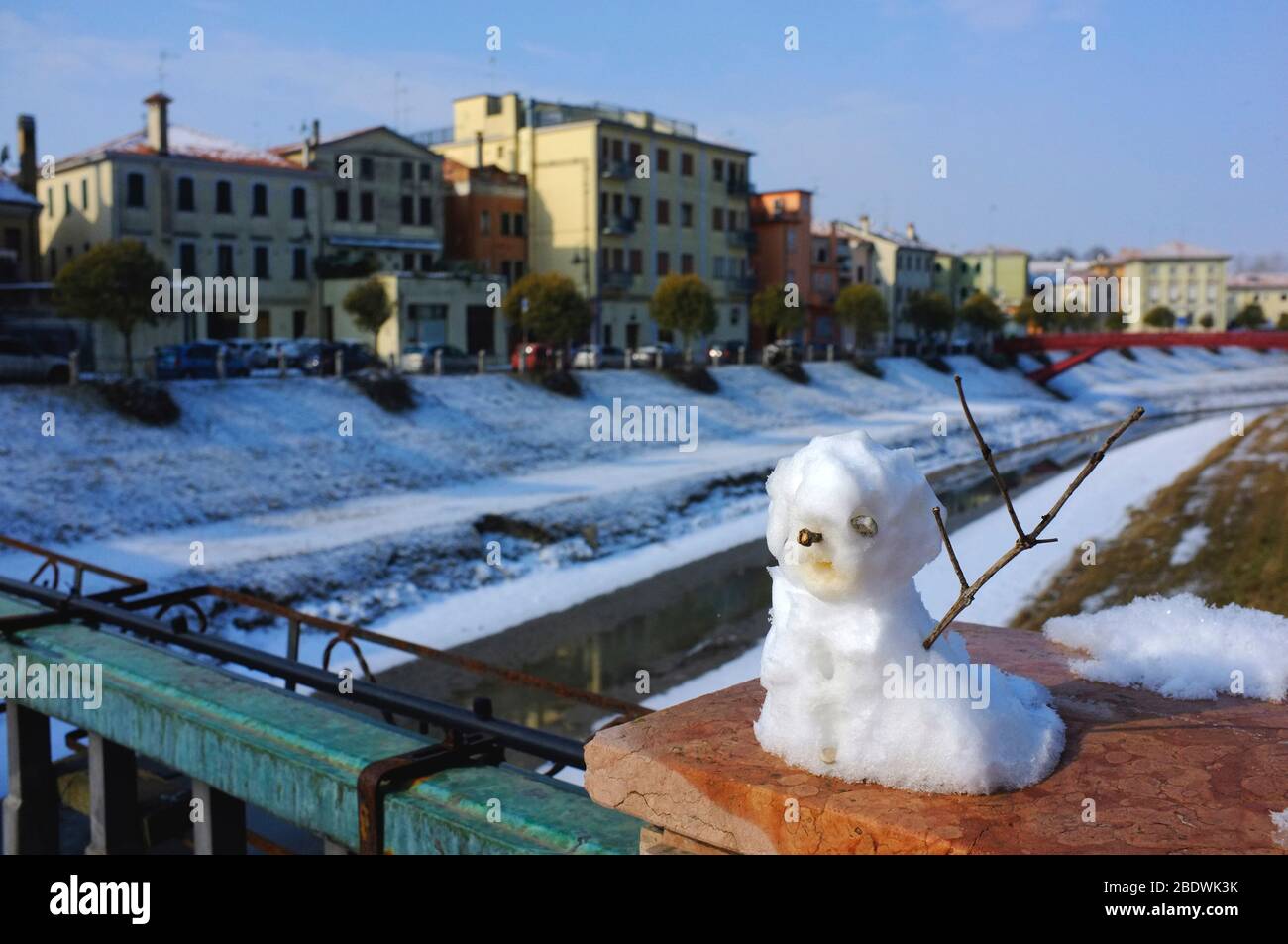Snowman on a pillar of a bridge hi-res stock photography and images - Alamy