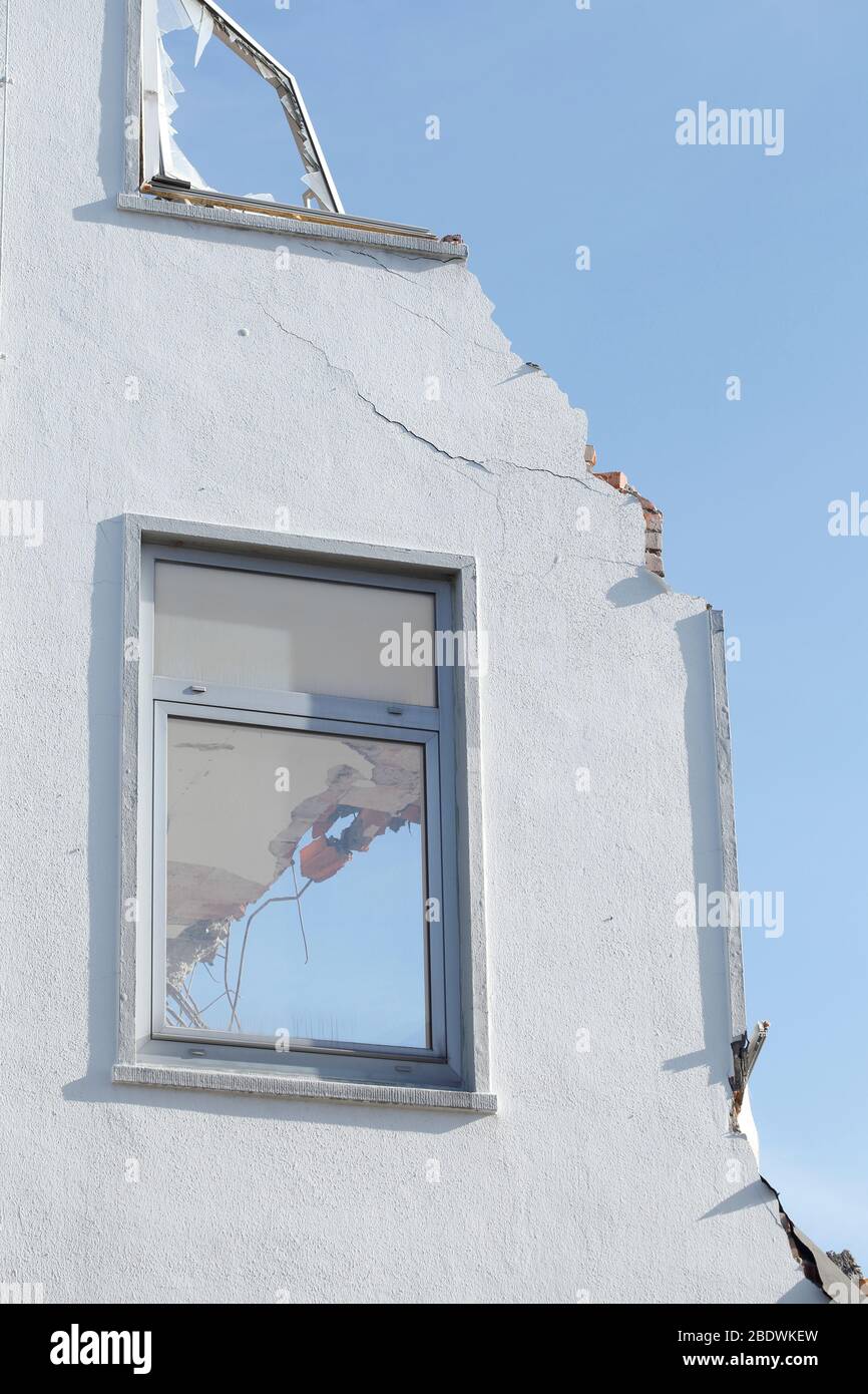 Old window with shattered glass on a demolition house Stock Photo - Alamy