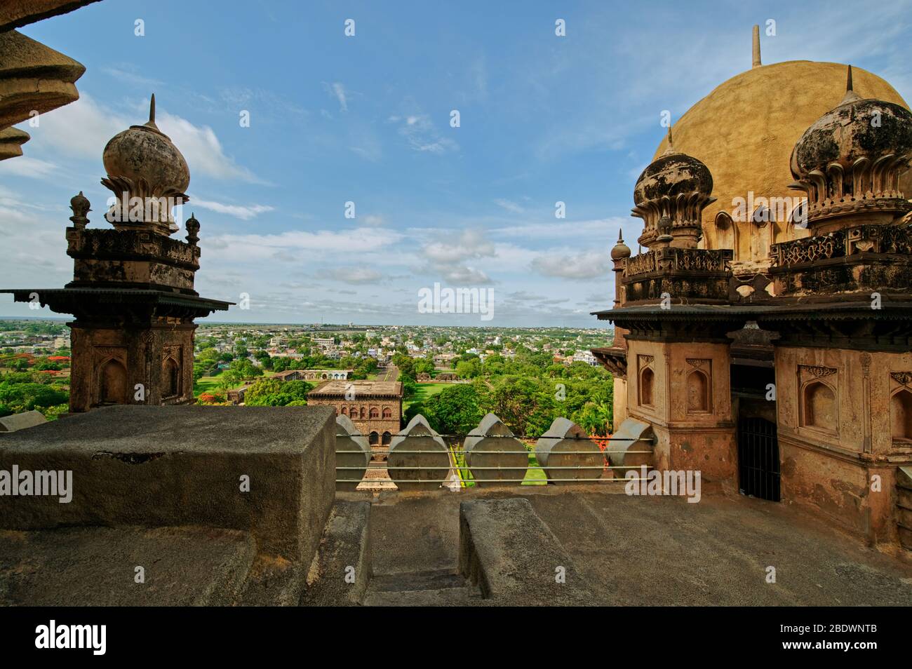 04-Jun-2008 Islamik Architecture GOL-GUMBAZ is the sepulcher containing ...