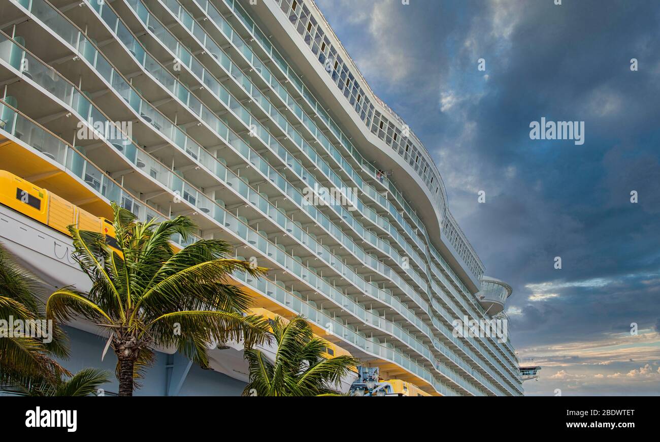 White tour boat decks hi-res stock photography and images - Alamy