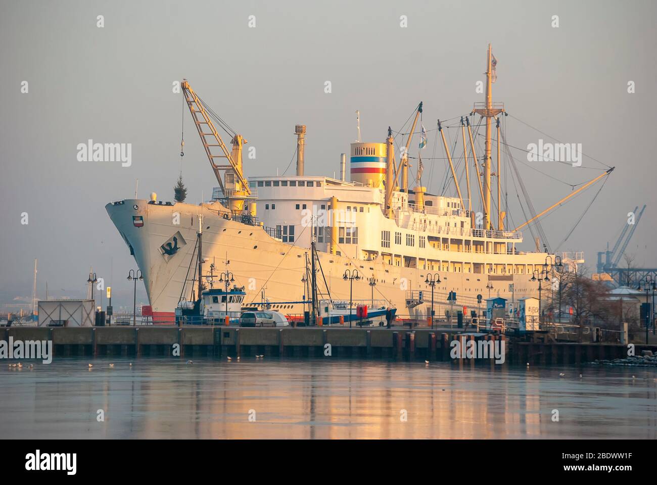 Mast segments hi-res stock photography and images - Alamy