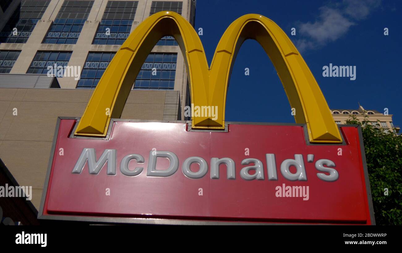 Mc donalds sign in chicago hi-res stock photography and images - Alamy