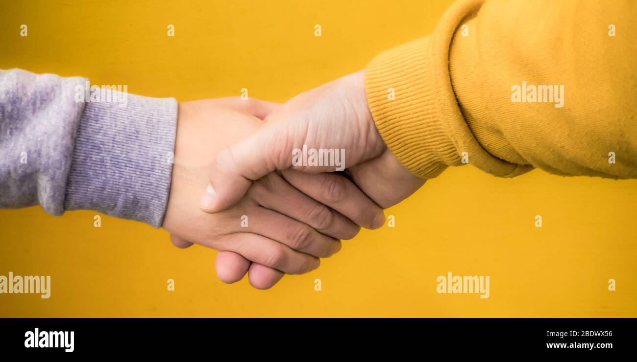 Men handshake casual clothes hi-res stock photography and images - Alamy