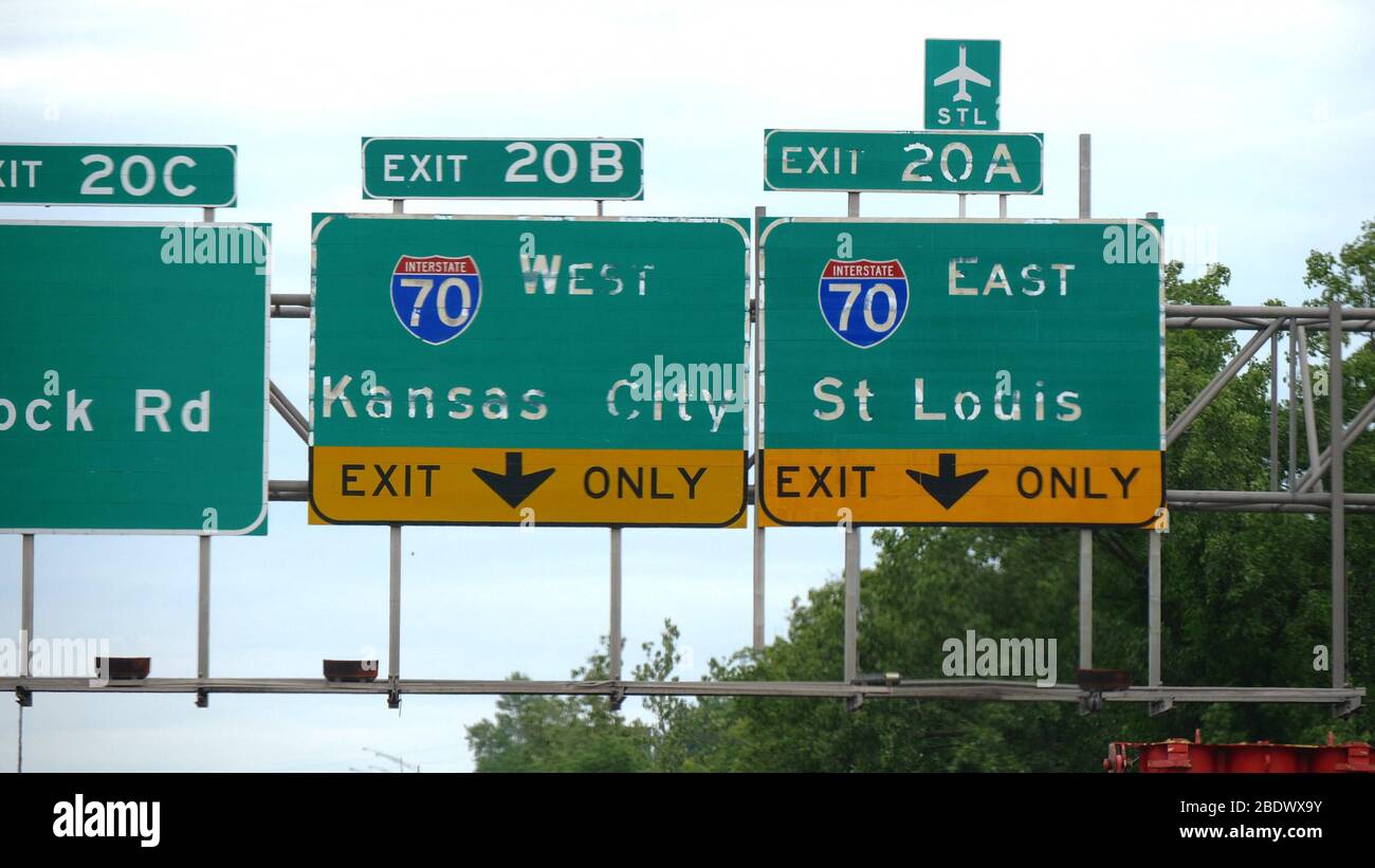 Traffic signs to Kansas City and St Louis - CHICAGO, UNITED STATES ...