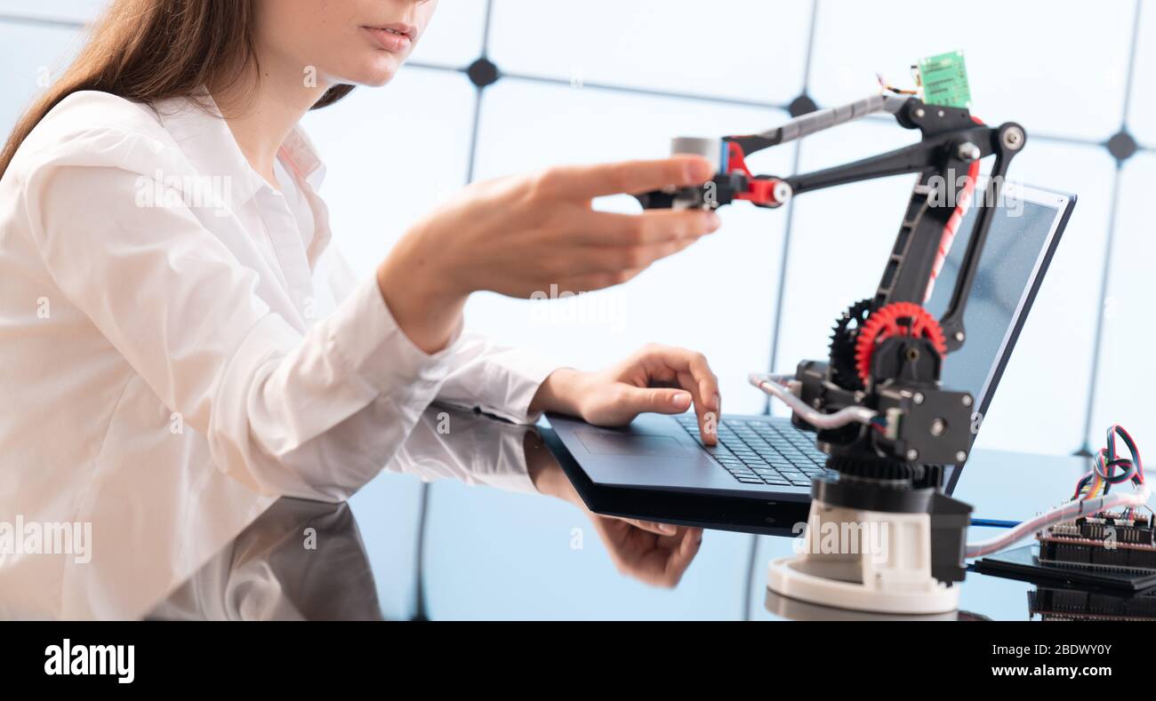 Student automated robotic arm hi-res stock photography and images - Alamy