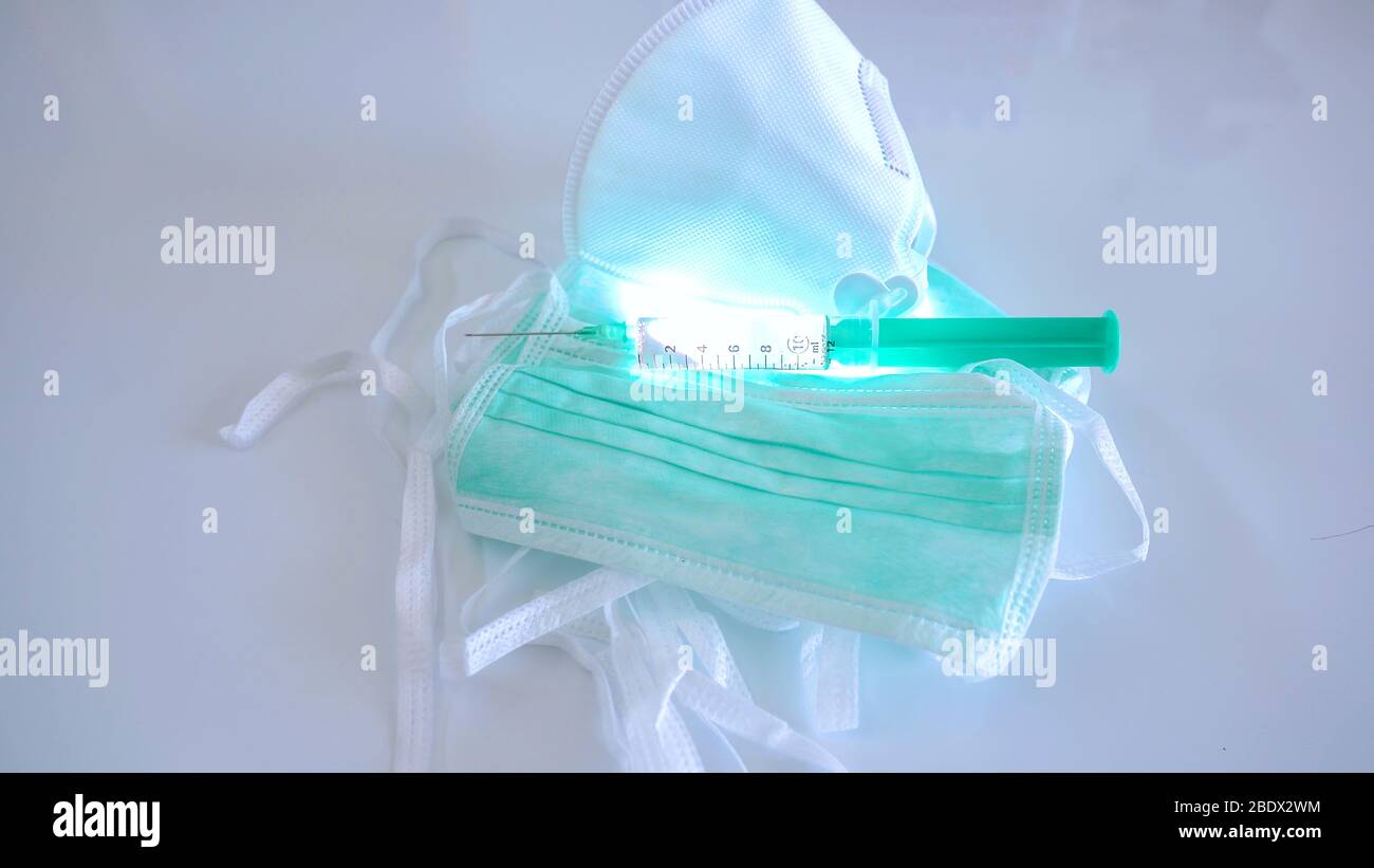 Two surgical mask syringe hi-res stock photography and images - Alamy