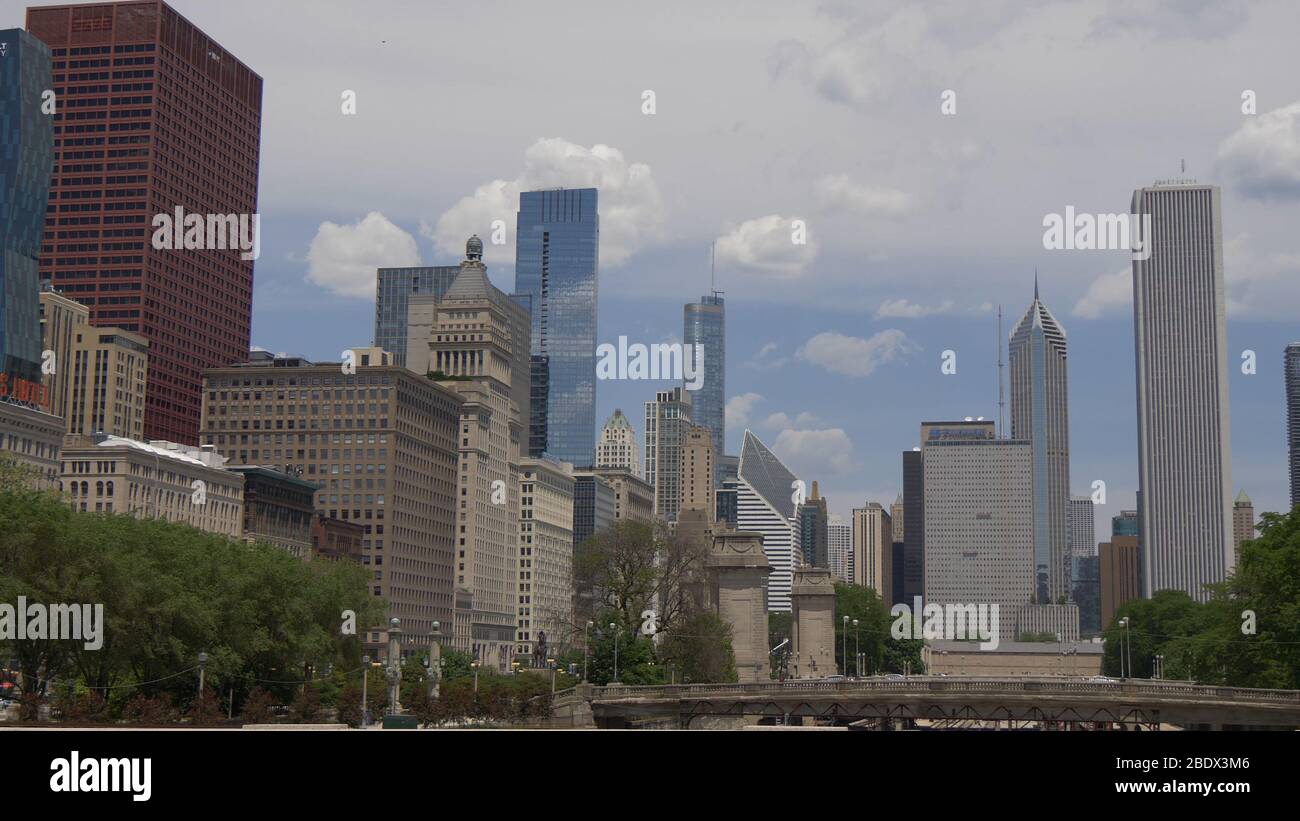 The high-rise buildings of Chicago downtown view from Grant Park ...
