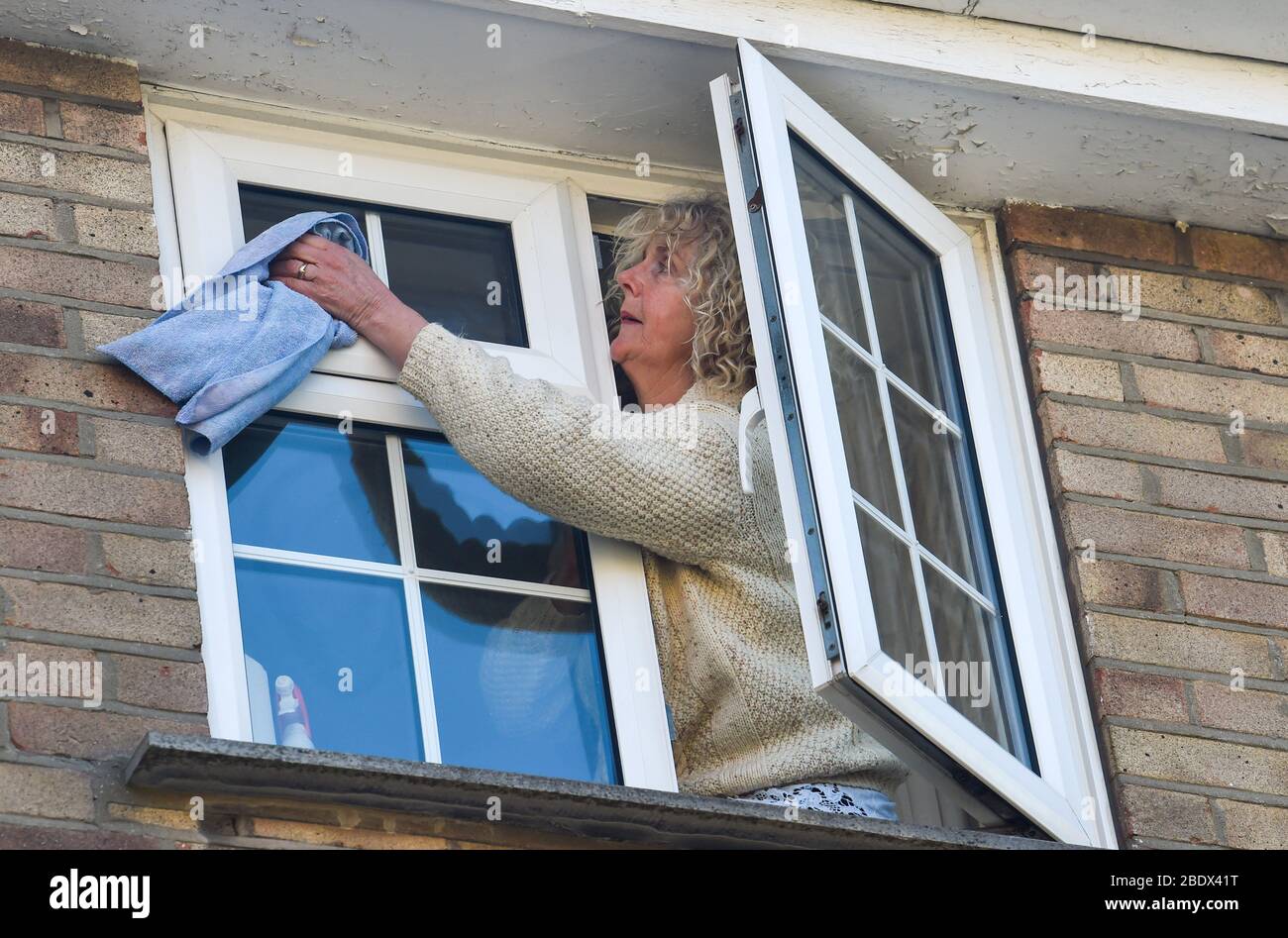 Lady cleaning windows hi-res stock photography and images - Alamy