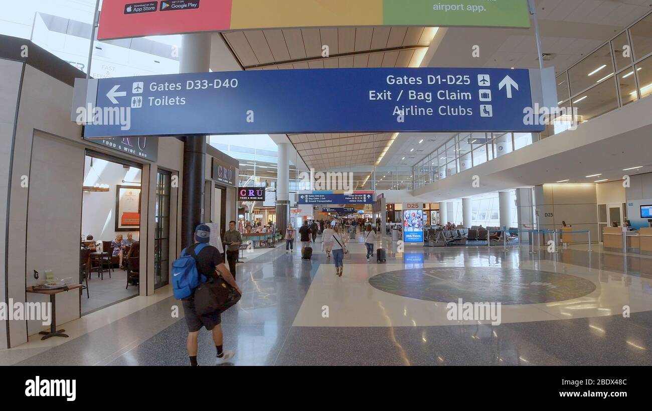 United airlines at dfw airport hi-res stock photography and images - Alamy