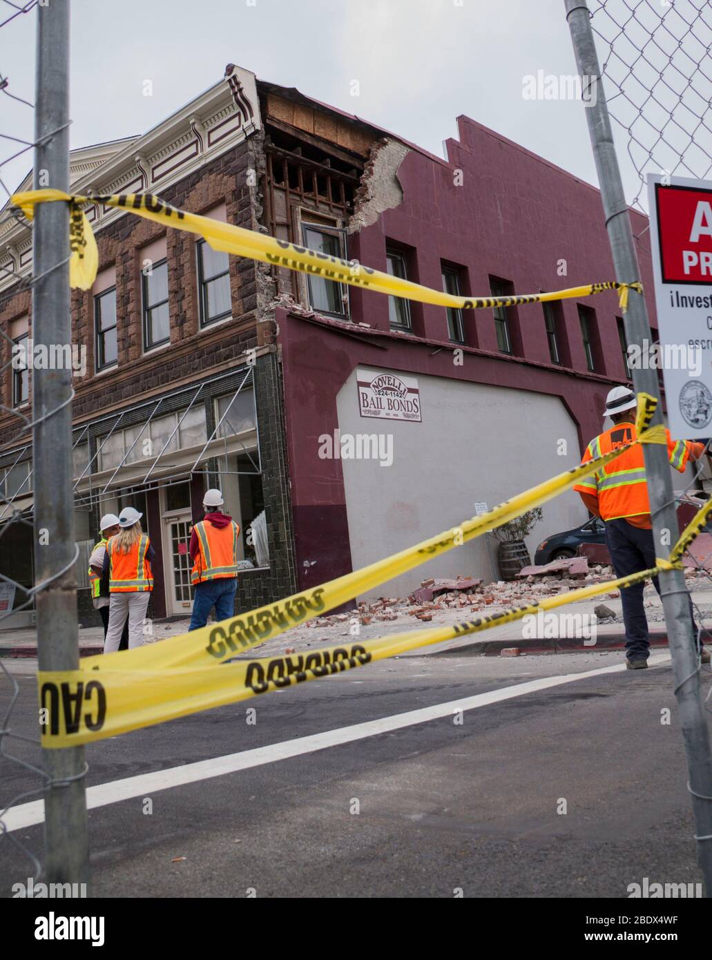 California earthquake damage hi-res stock photography and images - Alamy