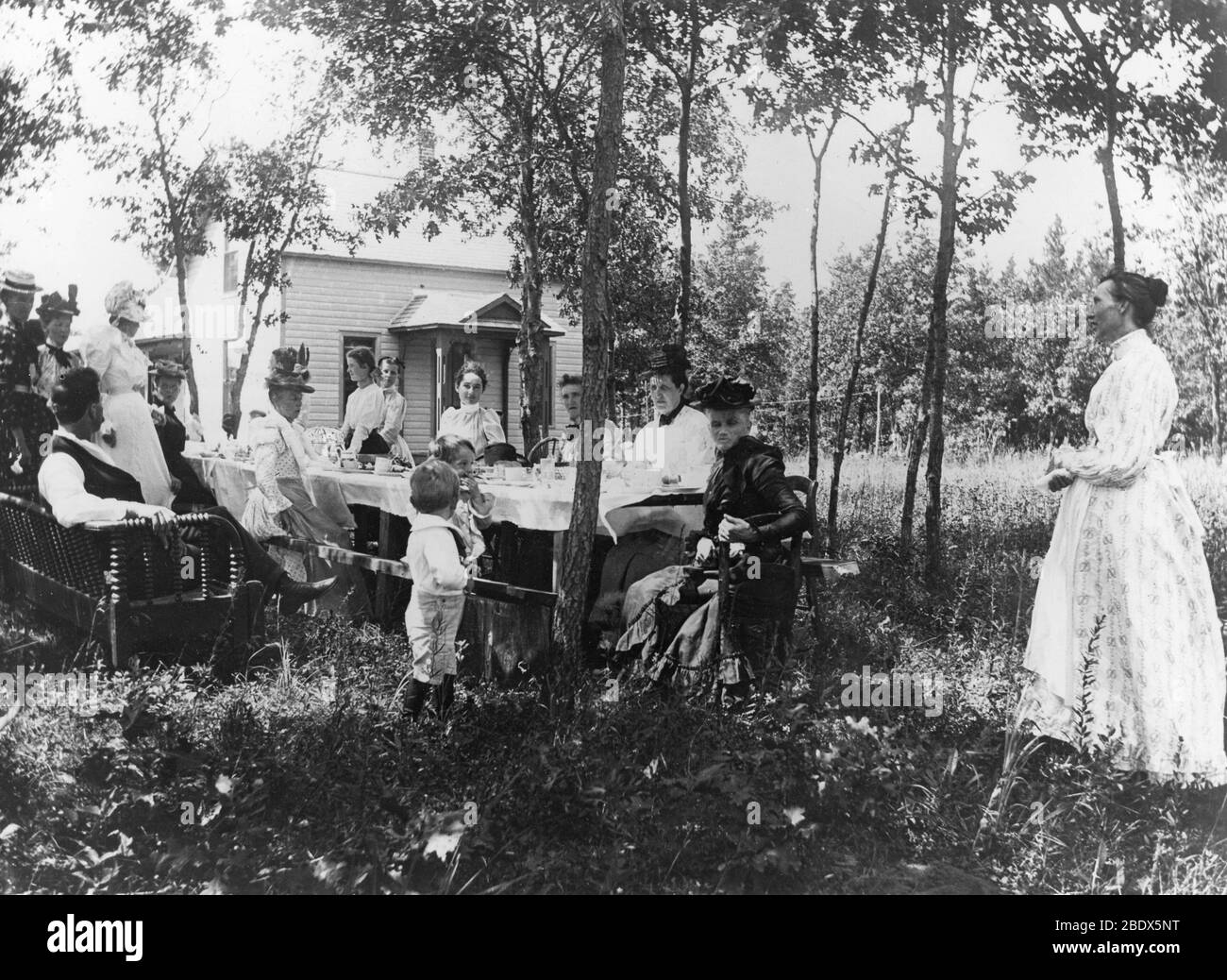 1900s family dinner hi-res stock photography and images - Alamy